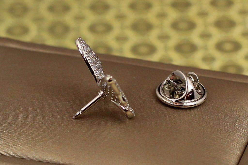 ᐉ Брошка Xuping Jewelry Метелик з дрібними фіанітами 1 7 см срібляста • Краща ціна в Києві