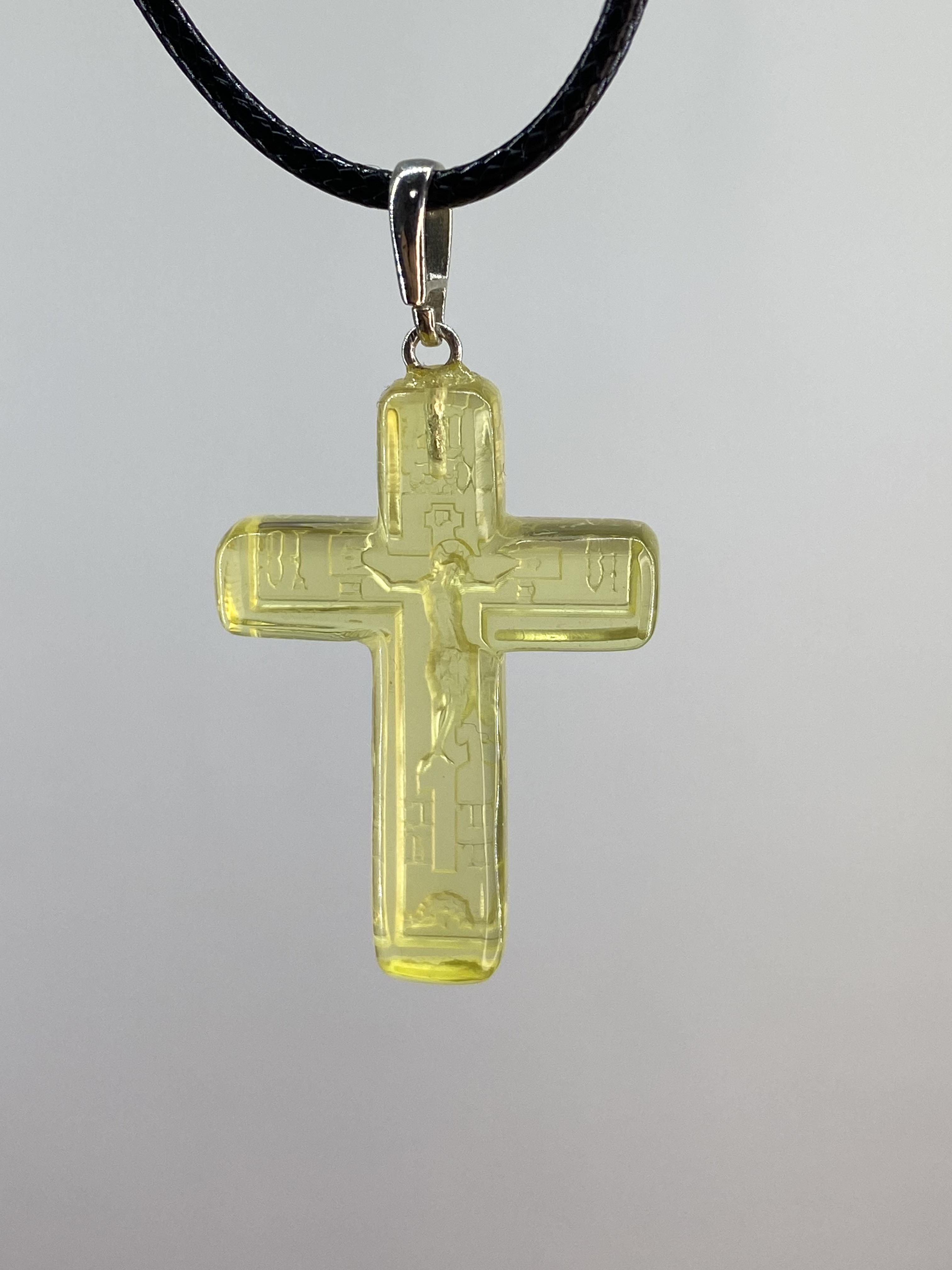 ᐉ Хрестик з бурштину натільний з розпяттям к 34 • Краща ціна в Києві Україні • Купити в Епіцентр