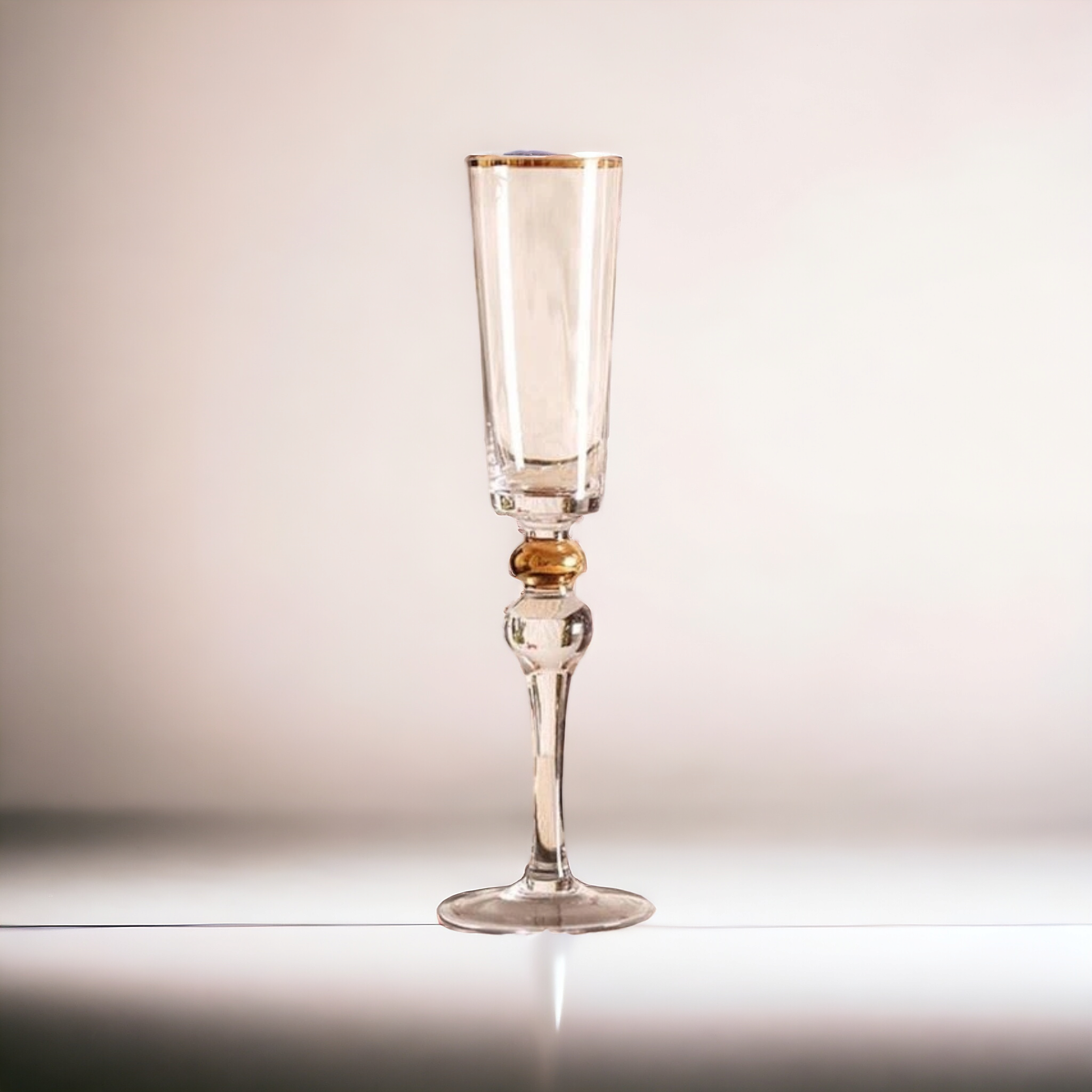 ᐉ Бокалы для игристого вина Glassware с золотистым ободком и фигурной ...