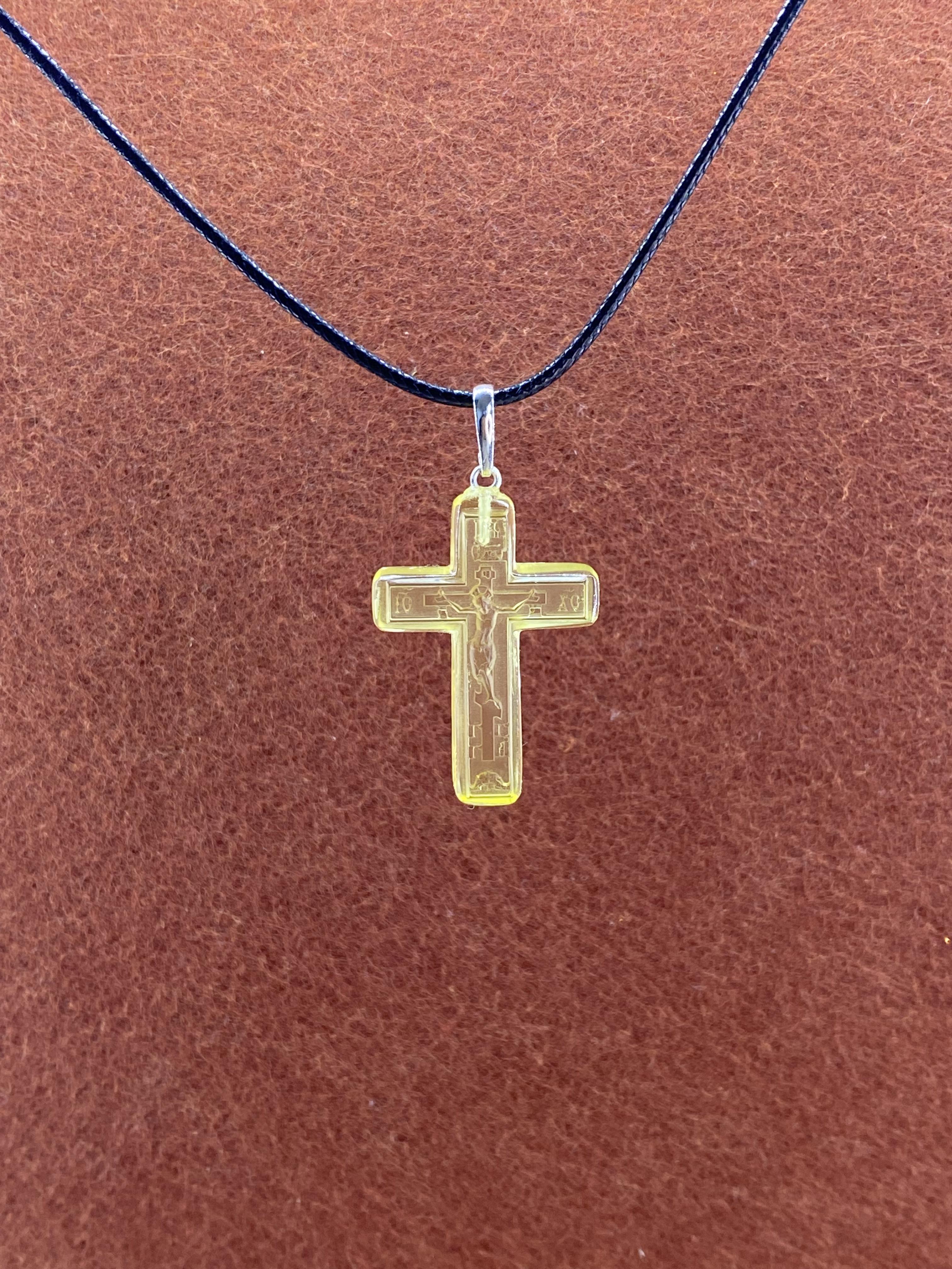 ᐉ Хрестик з бурштину натільний з розпяттям к 34 • Краща ціна в Києві Україні • Купити в Епіцентр