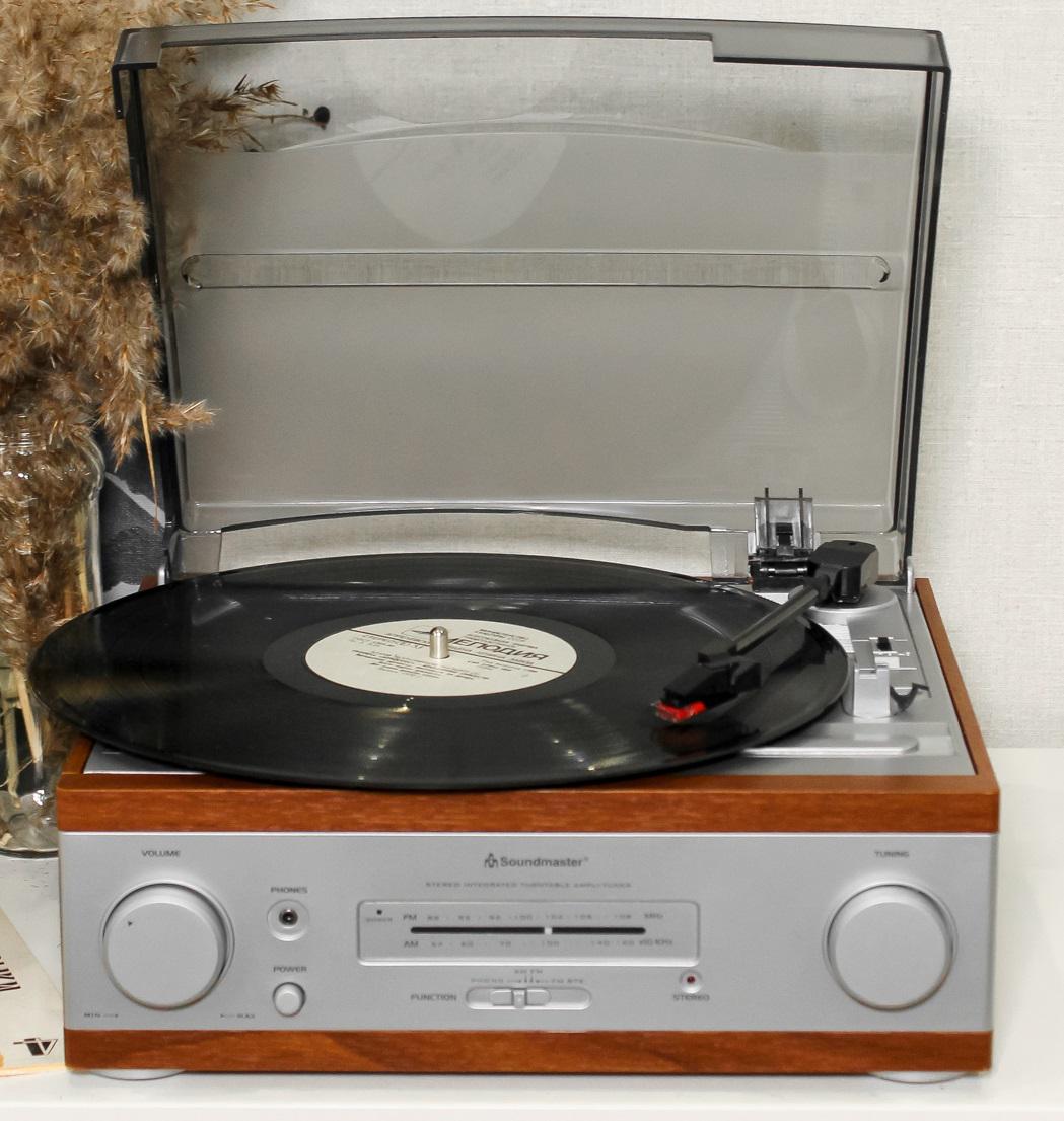 Програвач вініловий Soundmaster з радіо FM з вбудованими колонками ...