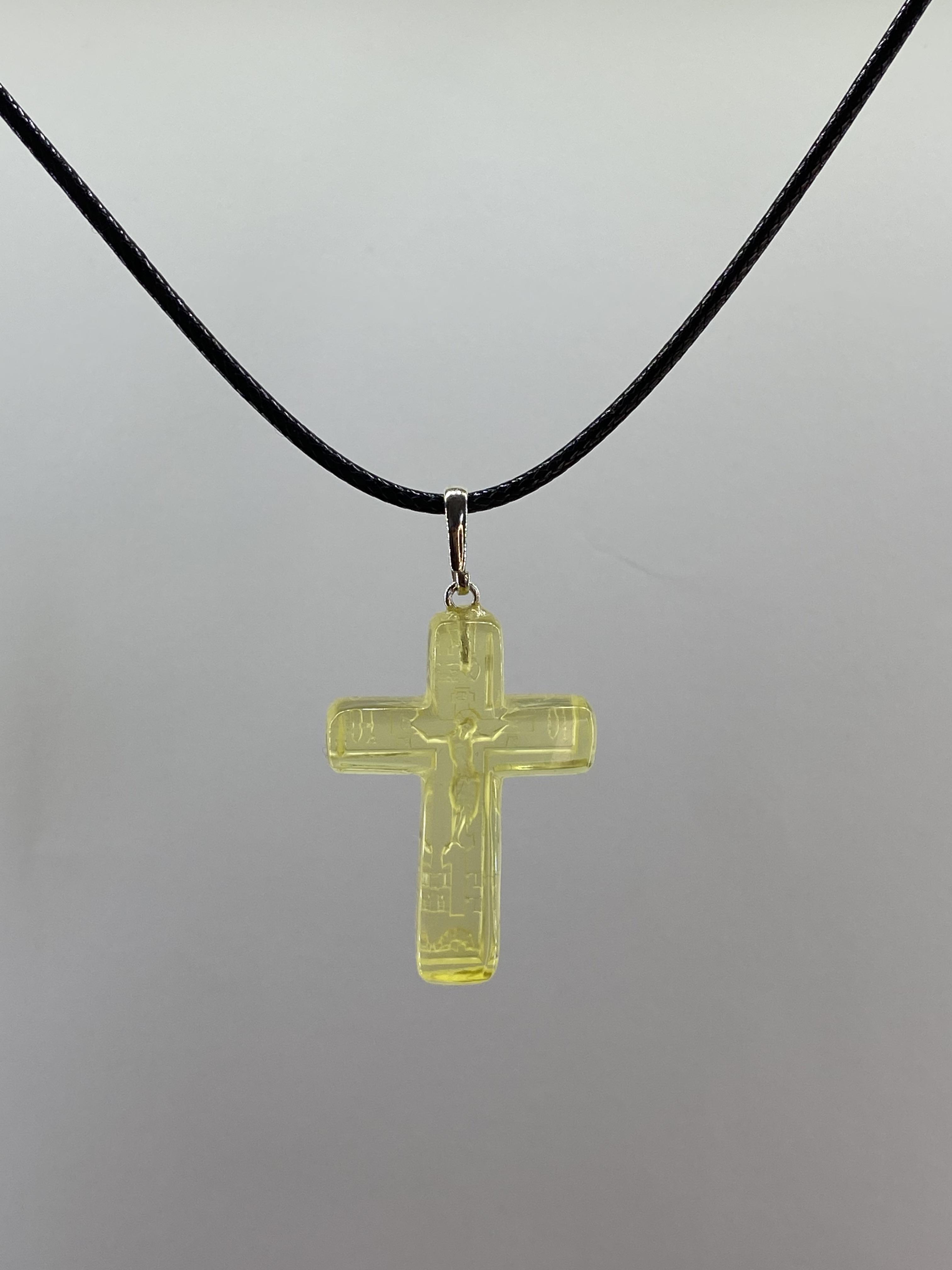 ᐉ Хрестик з бурштину натільний з розпяттям к 34 • Краща ціна в Києві Україні • Купити в Епіцентр
