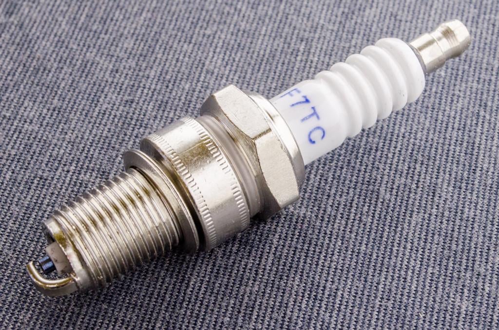 ᐉ Свічка F7TC для вібротрамбовки 6,5 к.с. (0344) • Краща ціна в Києві ...